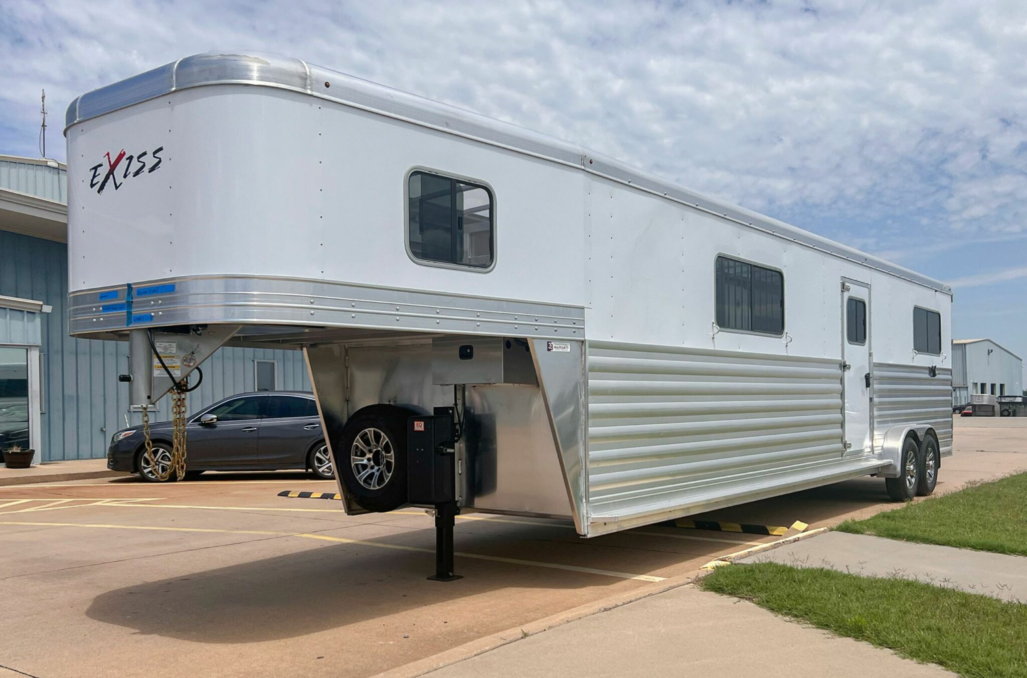Best Gooseneck Horse Trailers - The Horse and Stable